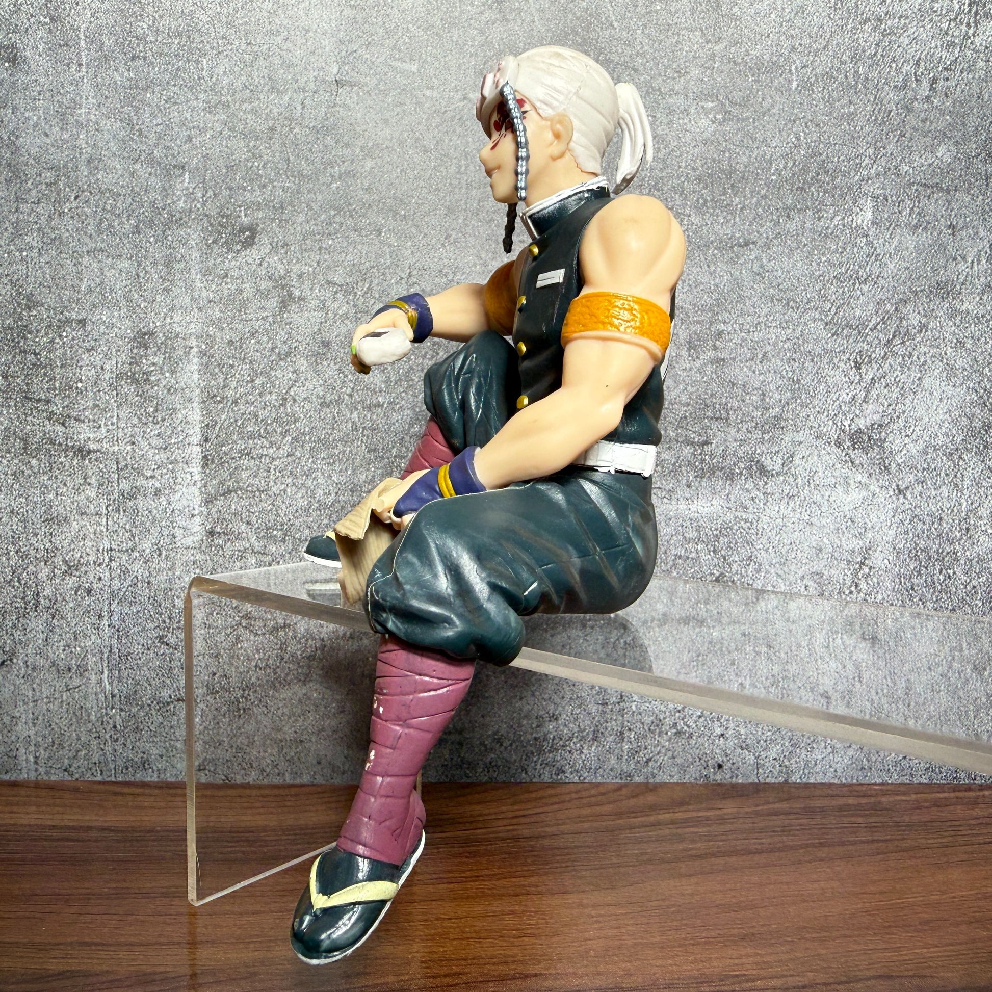 Tengen Uzui Sitting Action Figure [15cm] || DEMON SLAYER – Printingg Nova