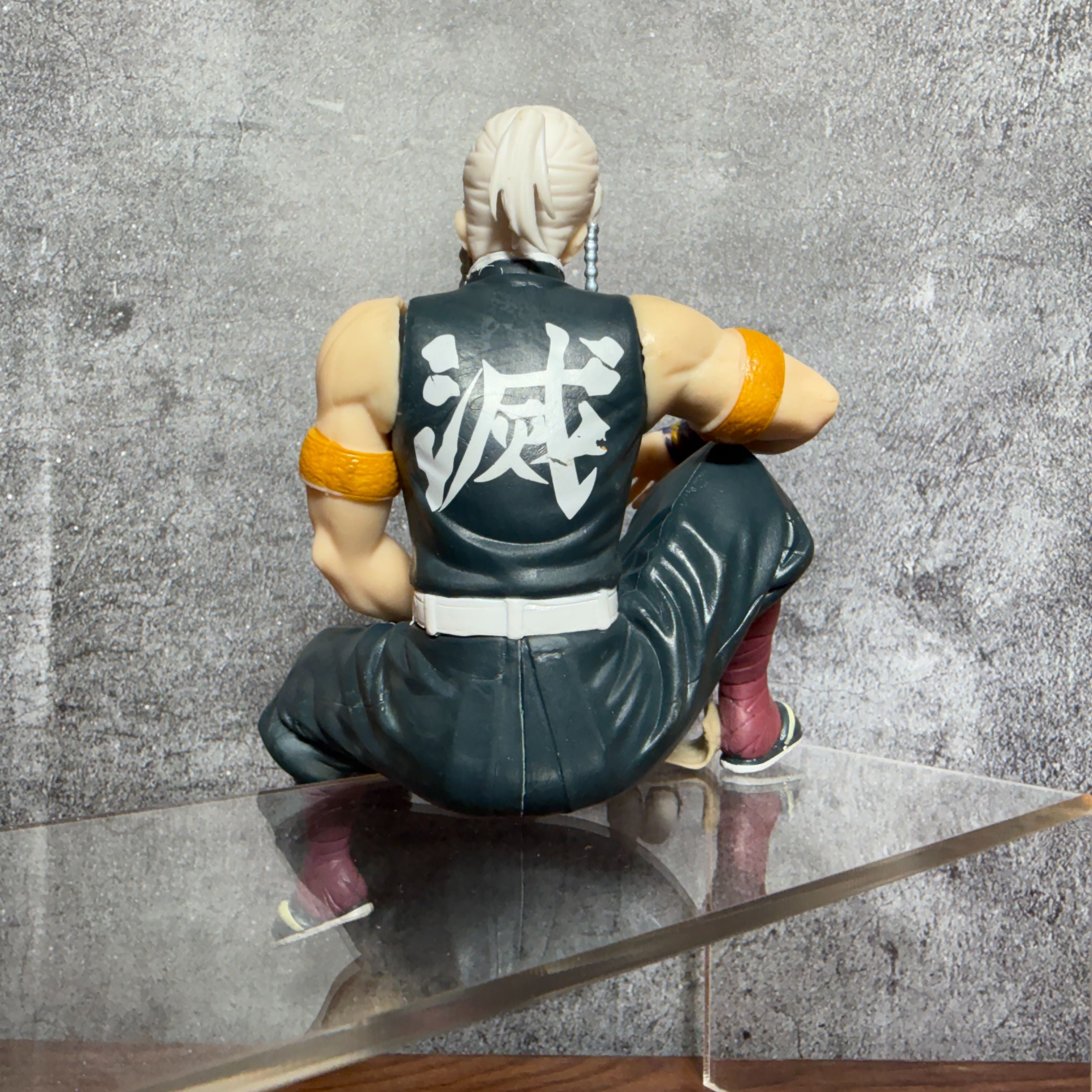 Tengen Uzui Sitting Action Figure [15cm] || DEMON SLAYER – Printingg Nova
