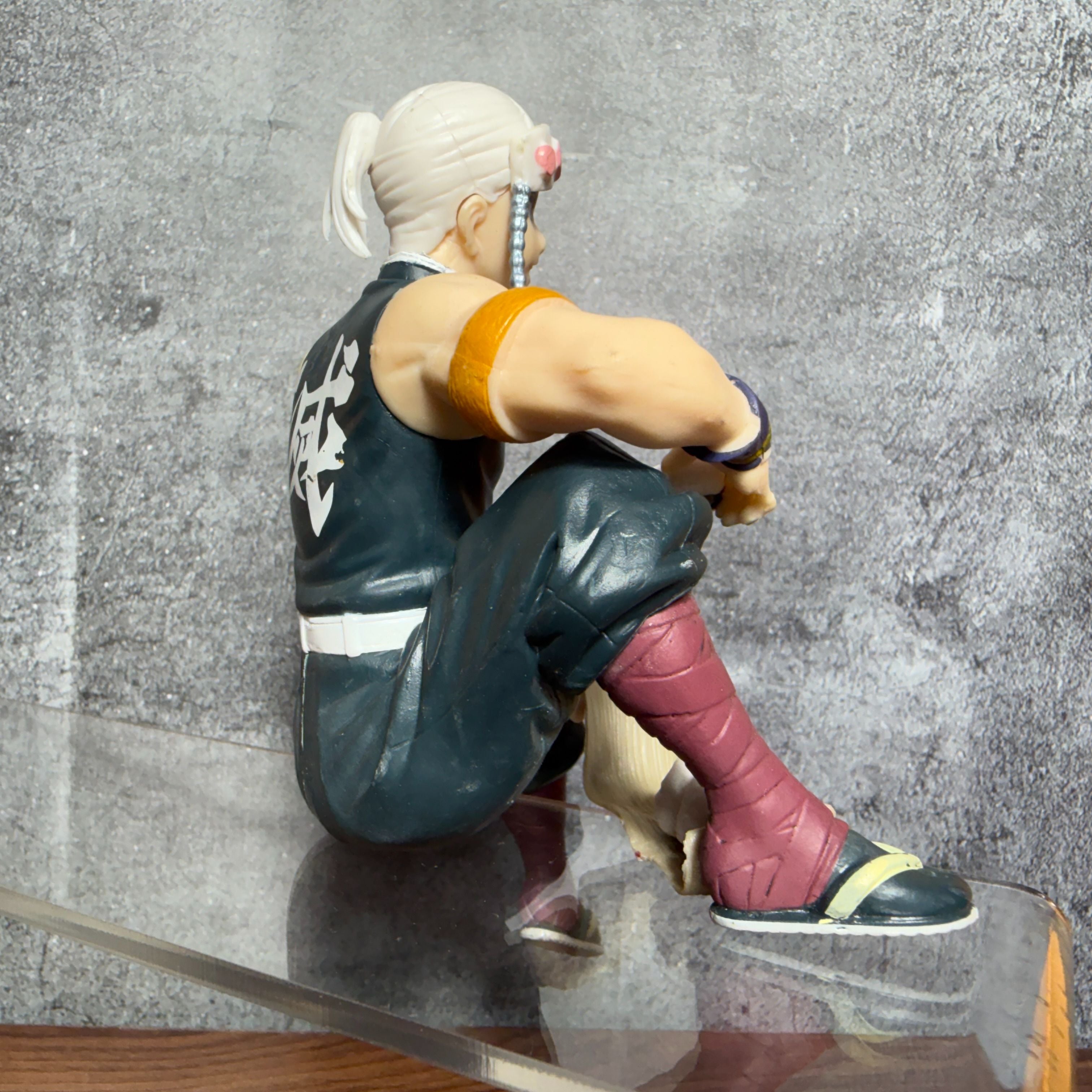 Tengen Uzui Sitting Action Figure [15cm] || DEMON SLAYER – Printingg Nova